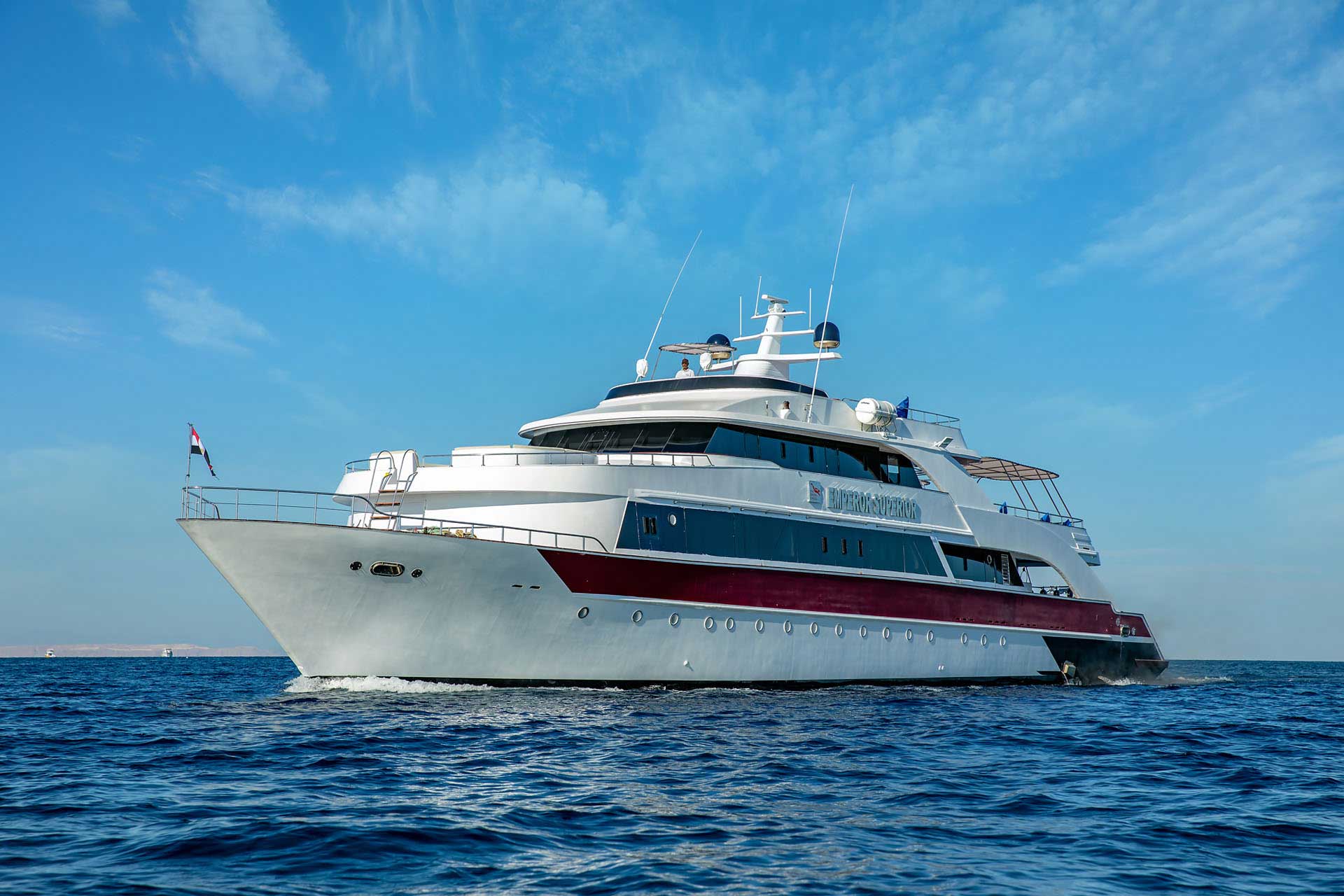 Emperor Superior - Fly & Sea Dive Adventures